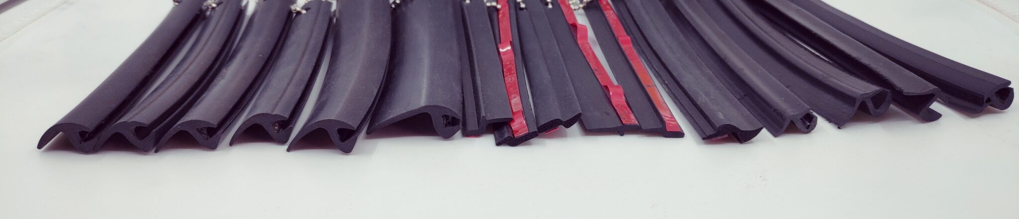 Universal Auto Glass Rubber Reveal Channel Molding 15 ft w/Butyl